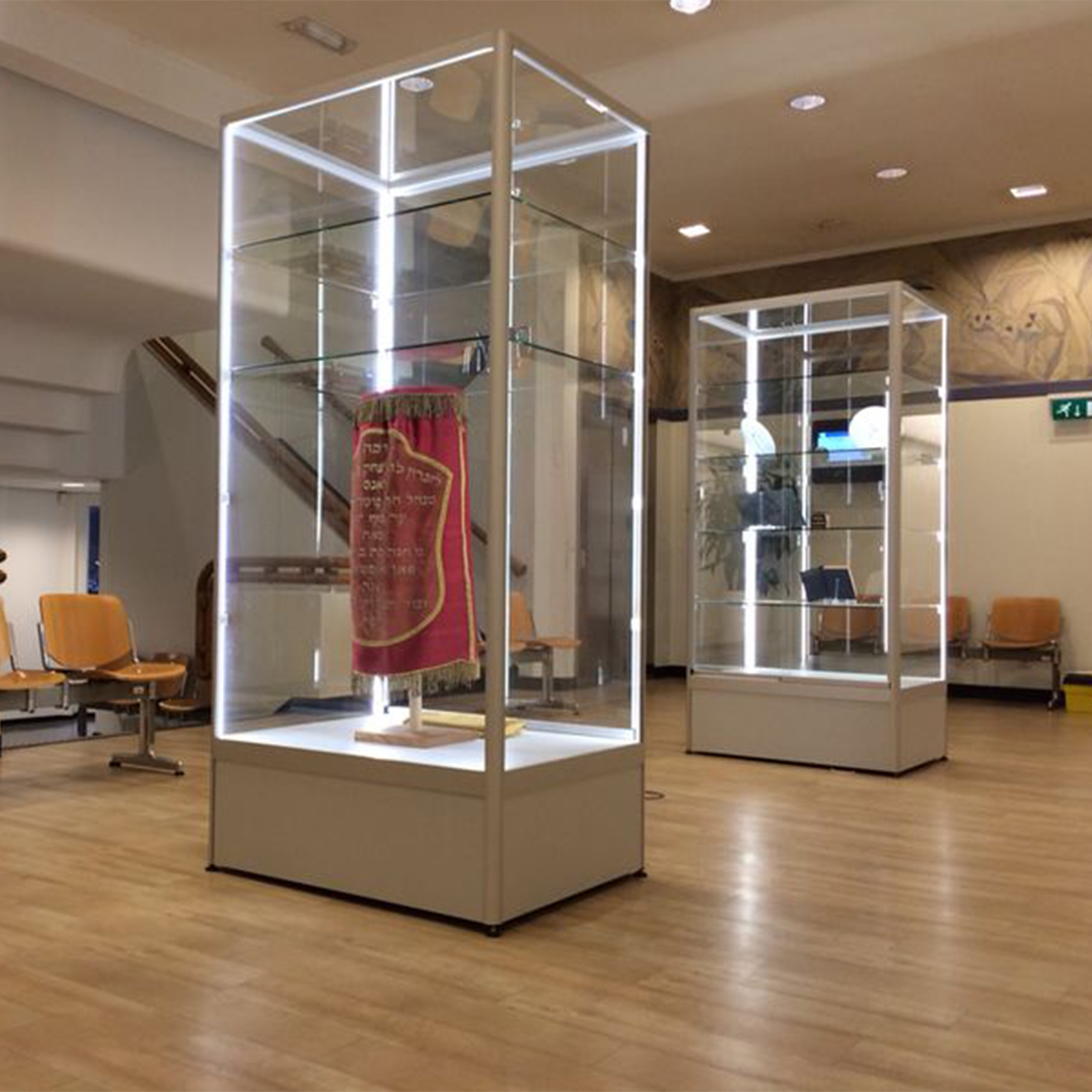 Vitrinemasters.com Vitrinekast Op Maat Met LED 230cm X 100cm X 100cm