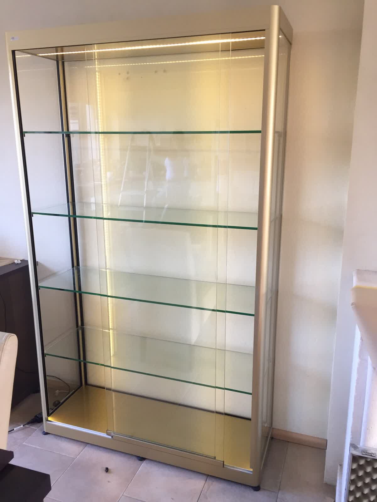 Vitrinekasten Foto's - vitrinemasters.com